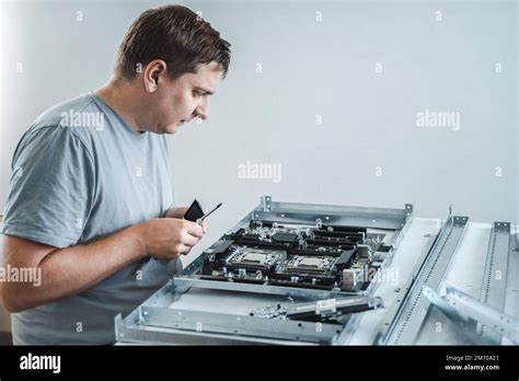 Man Engineercollectorindependent Self Computer Assembly Mounting