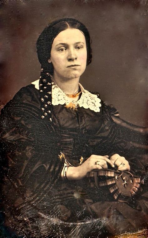 39 Stunning Photos Of Upper Class Girls In The Mid 19th Century