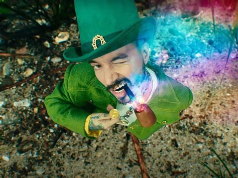 J Balvin celebró el bautizo de su hijo Río en Colombia Feliz de