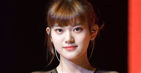 E포토 민서 귀여운 미소로 인사