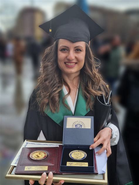 Възпитаничката на ПМГ Васил Друмев д р Лора Петрова е новия Златен Хипократ на България