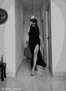 Lady In A Black Dress S Tenor