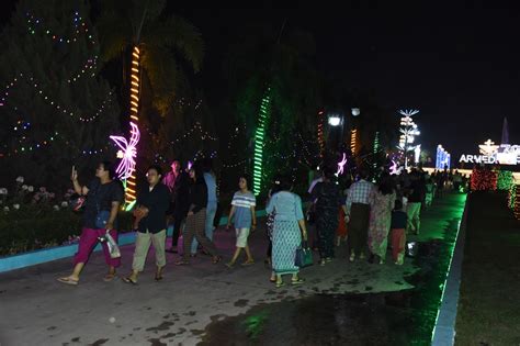 ၇၉ နှစ်မြောက်တပ်မတော်နေ့အား ဂုဏ်ပြုသောအားဖြင့် အထိမ်းအမှတ် ပိုစတာကြီးများ စိုက်ထူထားပြီး တပ