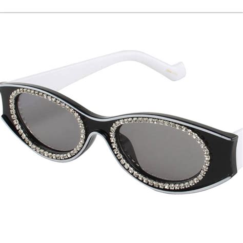 Rhinestone Trim Oval Lens Sunglasses Cappels