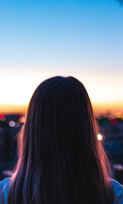 Hình ảnh cô gái quay lưng đẹp