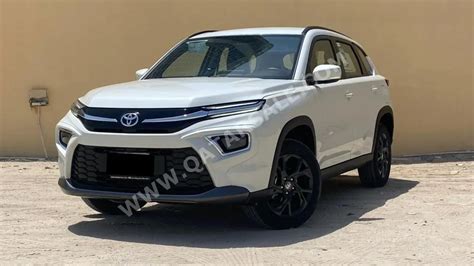 تويوتا اوربان كروزر أبيض لؤلؤي 2025 للبيع في قطر