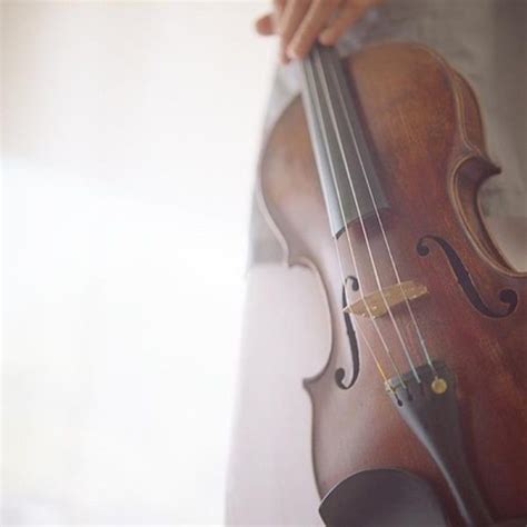 عکس دختر با ویولن برای پروفایل مثبت 1