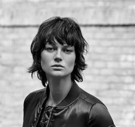 Pin By Mila Falcon On Hair Make Up And Nails Edgy Short Hair Short