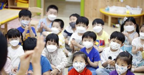 마스크 쓰고 손 씻어요