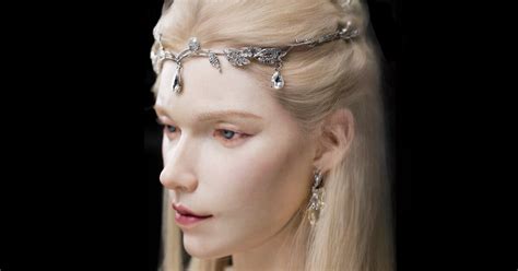 Realistic Humanoid Robots By Aheadform Mimic Living Peoples Skin