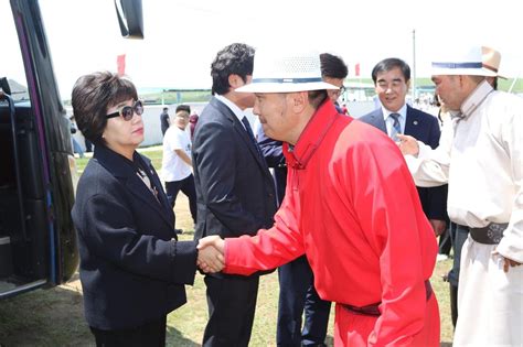 БНСУ ЫН КЁНГИ АЙМГИЙН ХУРЛЫН ТӨЛӨӨЛӨГЧИД ДАРХАН УУЛ АЙМГИЙН ХОНГОР СУМАНД АЙЛЧИЛЖ БАЙНА