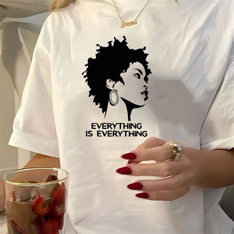 Temu｜플러스 사이즈 여성용 캐주얼 티셔츠 모든 것이 모든 것 초상화 프린트 반팔 크루 넥 폴리에스테르 세탁기 사용 가능 봄 And 여름에 이상적 En