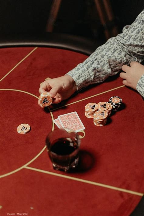 Играть онлайн на деньги в игровые автоматы в 2025 г Покер Казино Покерный стол