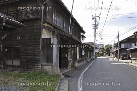 初秋の盛岡・町家の並ぶ鉈屋町 浜藤の酒蔵の写真素材 [24322632] イメージマート