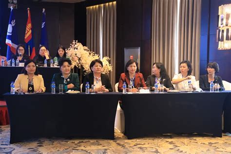 Ардчилсан Эмэгтэйчүүдийн Холбооны тэргүүнээр Б Нэргүй сонгогдлоо News Mn