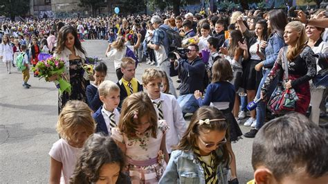 Държавата ще отпусне финансови стимули за учителите в малките населени места Новини бг