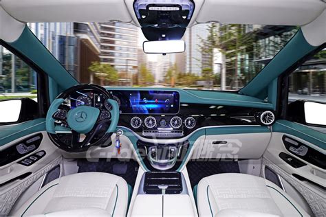 奔驰v260l七座半隔断设计改装，绿色拼白色，高清视频欣赏凤凰网视频凤凰网