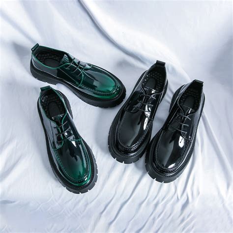 Чоловічі туфлі лофери з лакірованої екошкіри на шнурках на товстій