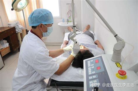 什么是面颈毛囊红斑黑变病？该怎么治疗？ 知乎
