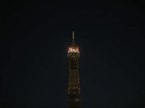 Ајфелов торањ у мраку ради уштеде енергије