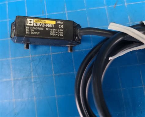Omron Photoelectric Sensor E3v3 R61