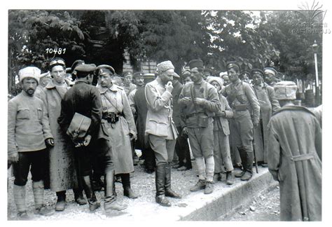 Iverieli გენერალი გიორგი კვინიტაძე ქართველ ოფიცრებთან და ჯარისკაცებთან ერთად