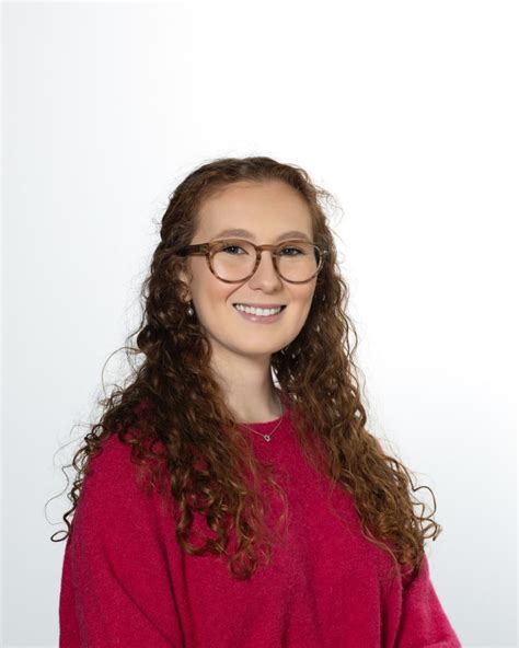 Guess Who Finally Got Her First Ever Professional Headshot Done Nothing Leah Langnas