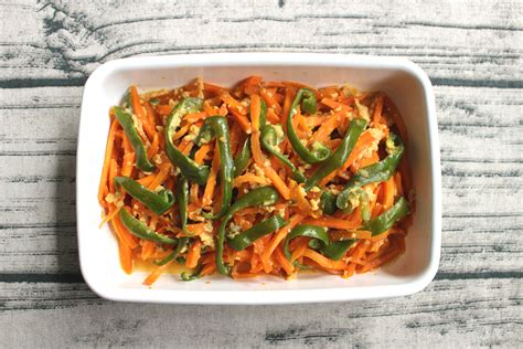 レンジで簡単。子どもが喜ぶにんじんとピーマンの卵とじ つくりおき食堂