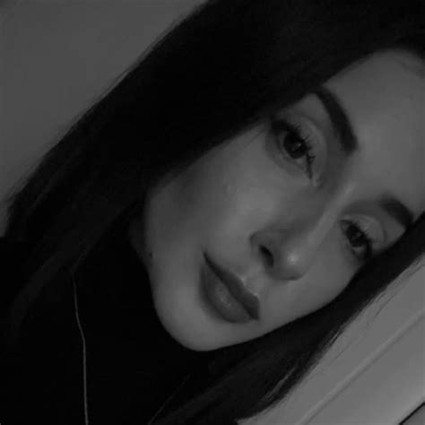 Σε όλα τα είδη στη φύση το αρσενικό κάνει κίνηση για να εντυπωσιάσει το θηλυκό με κάθε τρόπο