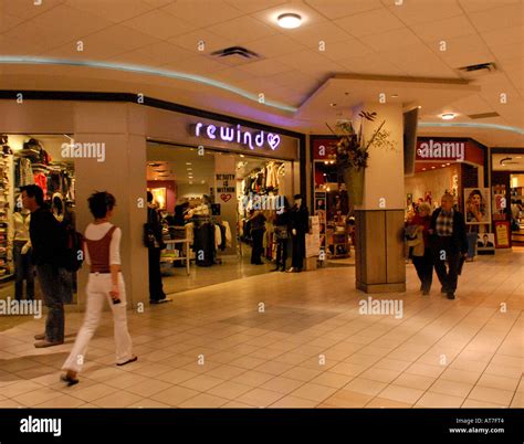 Montreal Underground Shopping Fotos Und Bildmaterial In Hoher