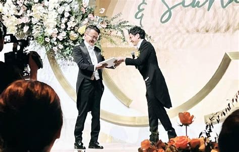 恭喜！香港知名音乐人与同性伴侣大婚，陈奕迅冒着台风到场送祝福庄少荣婚礼工作