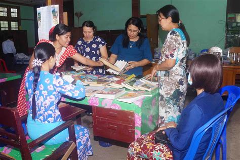 တပ်ကုန်းမြို့နယ်အတွင်းရှိ ဌာနဆိုင်ရာရုံးများသို့ စာအုပ်၊ စာစောင်များ ကွင်းဆင်းငှားရမ်းခြင်းဆောင