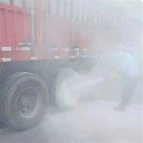 保定一大货车突发火情！现场白烟滚滚公安