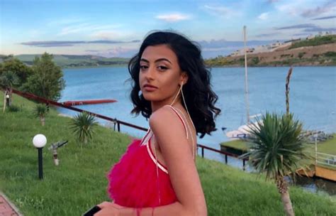 როგორ გამოიყურებოდა და ვისი კაბა ეცვა ნატალია ყიფშიძეს ბანკეტზე მშობლები