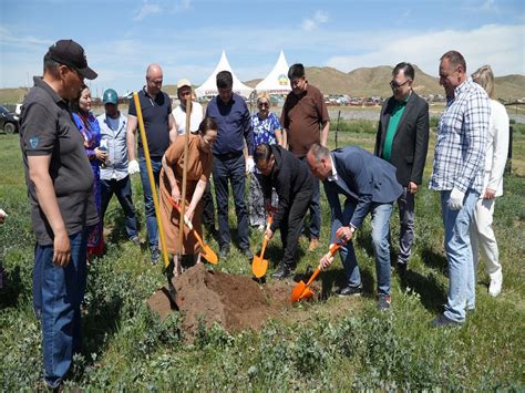 1200 үнээ бүхий ‘Сүүний чиглэлийн эрчимжсэн цогцолбор ын шавыг тавилаа Isee Mn
