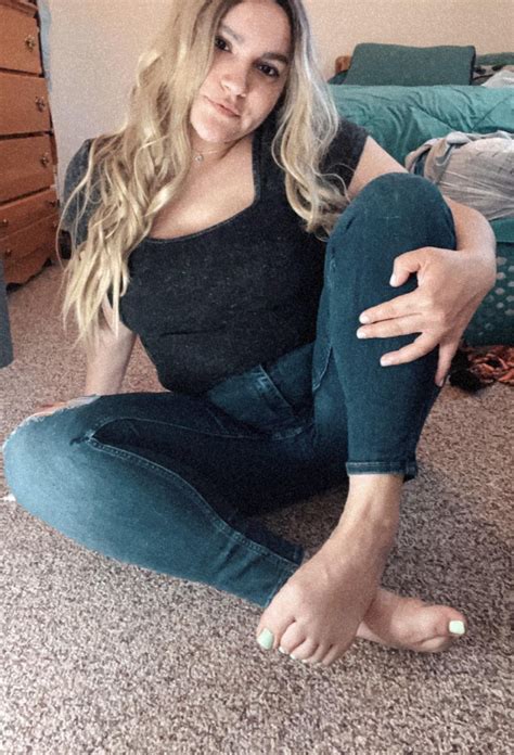 Id Love To Make You Feel So Small R Giantessfeet