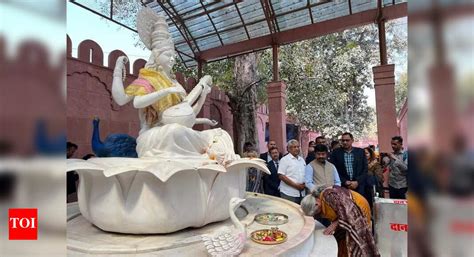 Finance Min Visits Akshayavat Prayagraj News The Times Of India