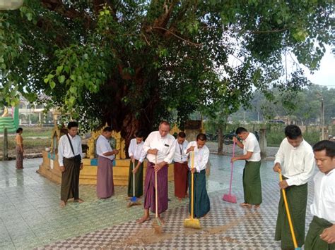 မာန်အောင်မြို့၌ ကဆုန်လပြည့်ဗုဒ္ဓနေ့တွင် ဥပုသ်သီလဆောက်တည်သူများ ညောင်ရေသွန်းလောင်းသူများ ကုသိုလ