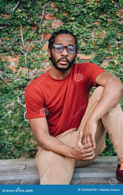 Un Retrato De Un Joven Negro Imagen De Archivo Imagen De Negro Verano