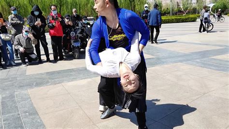 这身段，真看不明白了，这两个人是姐妹花，还是他和她？哔哩哔哩bilibili