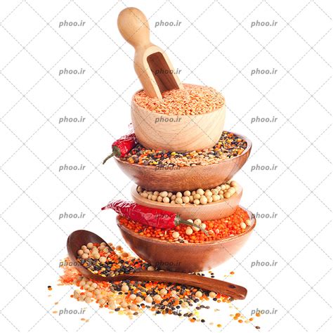 عکس با کیفیت حبوبات متفاوت در ظرف های چوبی چیده شده روی هم در پس زمینه