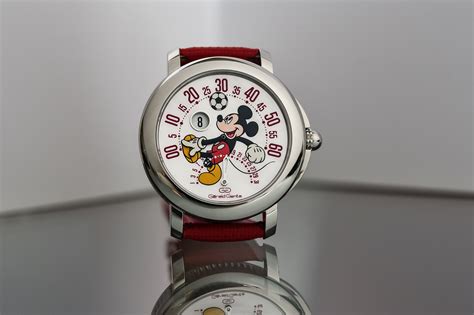 Hands On G Rald Genta Arena Mickey Mouse Playing Football