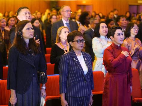 Гадаад хэргийн эмэгтэй сайд нарын уулзалт эхэллээ Isee Mn