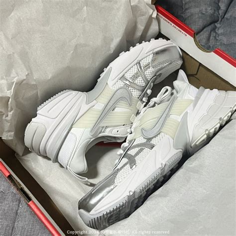 나이키 V2k런 운동화 신상 화이트 실버 240사이즈 반업 추천 착샷 네이버 블로그