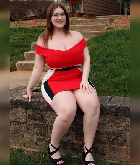 Pin By Test On احب Curvy Girl Outfits Curvy Women Fashion Busty Girl Fashion