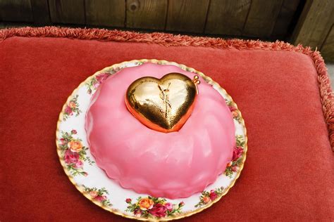 Eyesmagazine 아이즈매거진 생 로랑ysl의 새로운 시즌 캠페인은 세계적인 포토그래퍼 마틴 파와 함께했습니다💥 ‘an Ordinary Day를 테마로