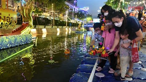 คลองโอ่งอ่างคึกคัก แห่ลอยกระทง คนโสดก็มา ที่มีคู่ก็ไม่พลาด Khaosod