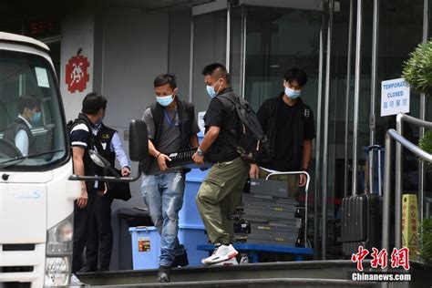 香港警务处国家安全处搜查苹果日报社并带走证物 3