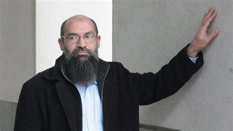 Le juge explique le maintien du certificat de sécurité pour Mahjoub Radio Canada