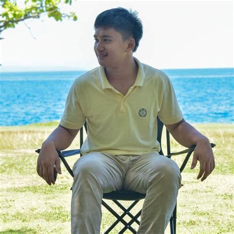 Moo Ney Simonniez • Threads Say More